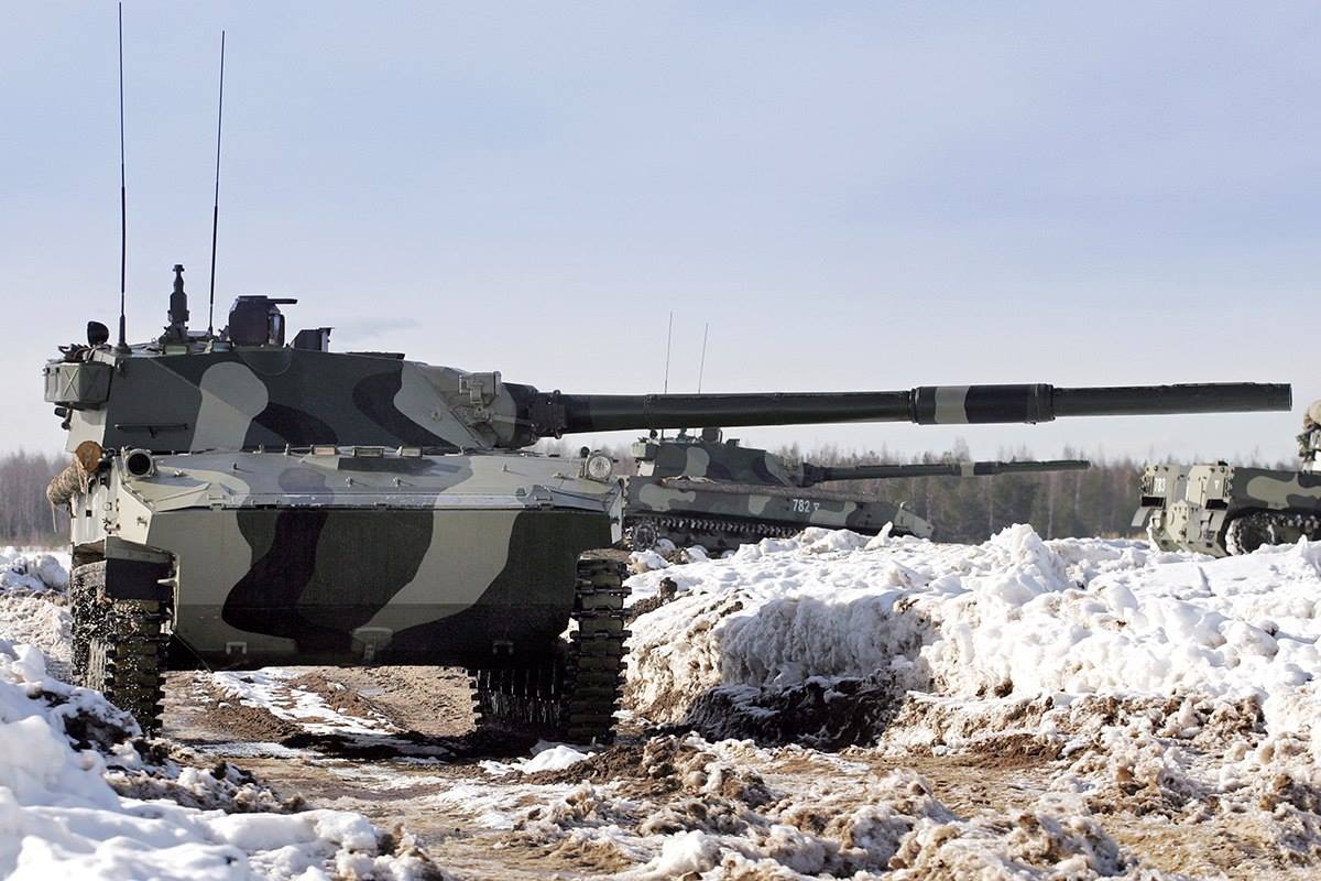 Russland testet Fallschirmabwurf von Leichtpanzern des Typs Sprut-SDM1