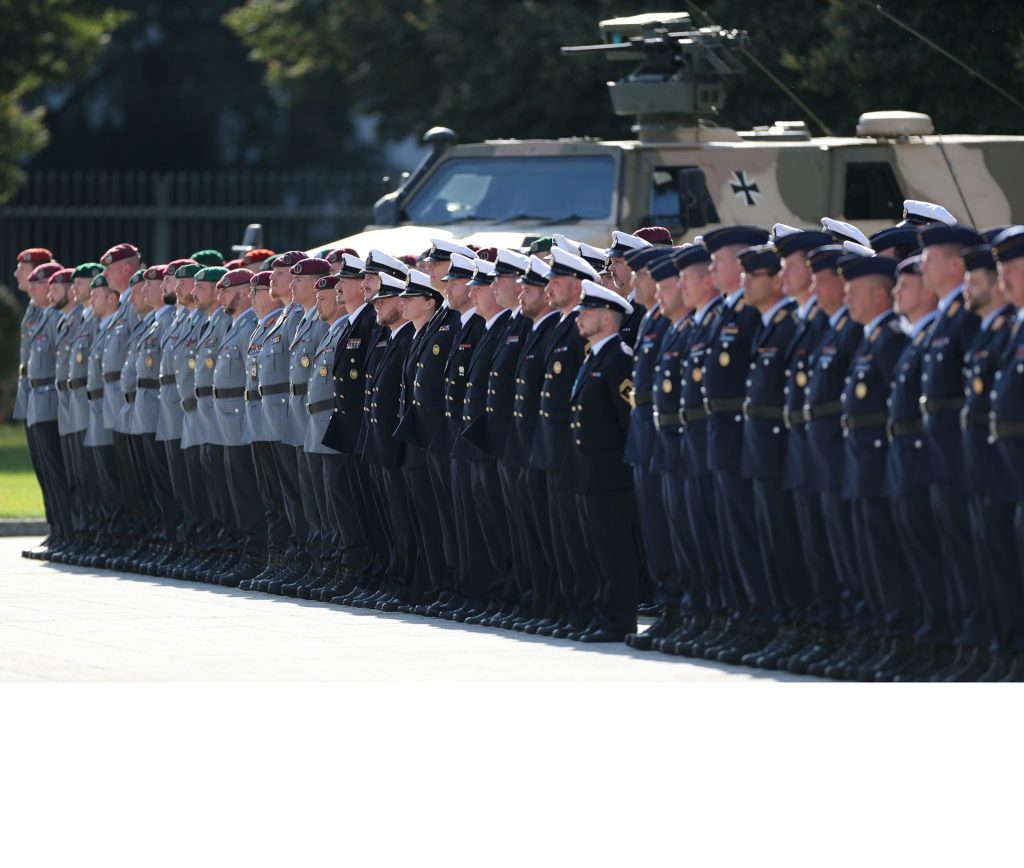 Neue Dienst- und Ausgehuniform für die Bundeswehr in Planung