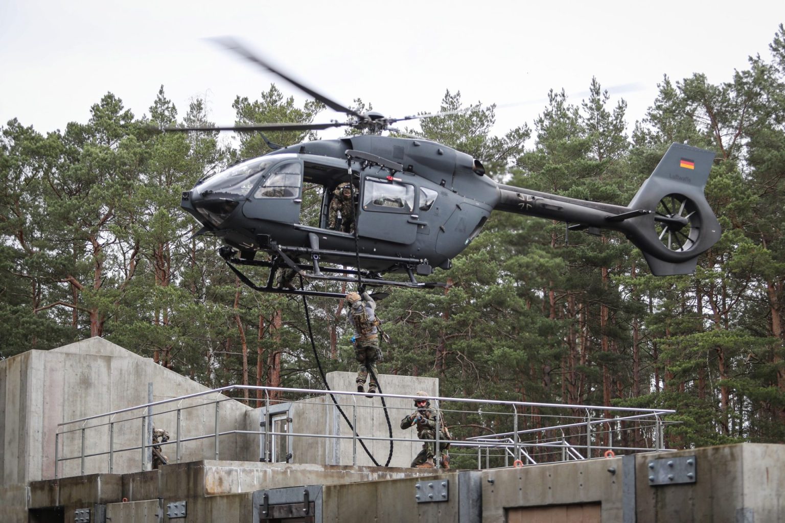 Kampfschwimmer in Klietz - KSM nutzt erstmals neue Breachinganlage des ...