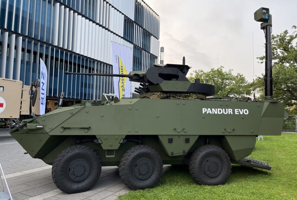 GDELS stellt Demonstrator eines Radspähpanzers auf Basis des Pandur ...