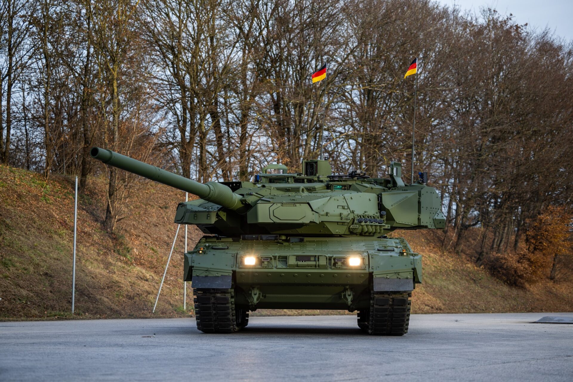 Rollout von Leopard 2 A8 und Panzerhaubitze 2000 A4 bei KNDS
